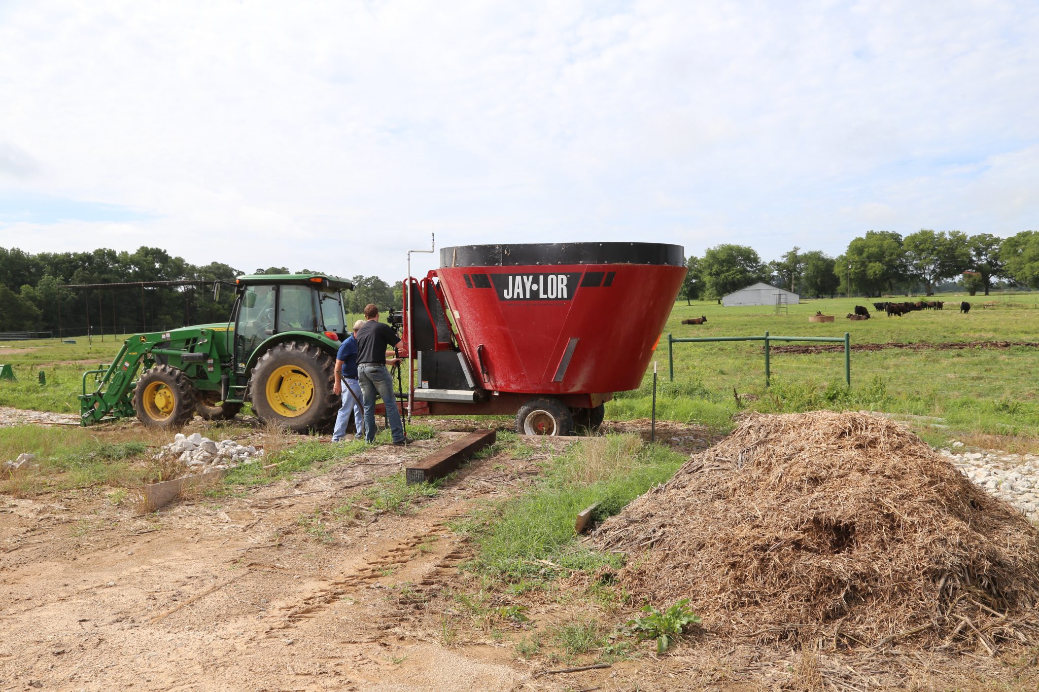 Boosting Cattle Feeding Efficiency in Texas with TMR Mixers