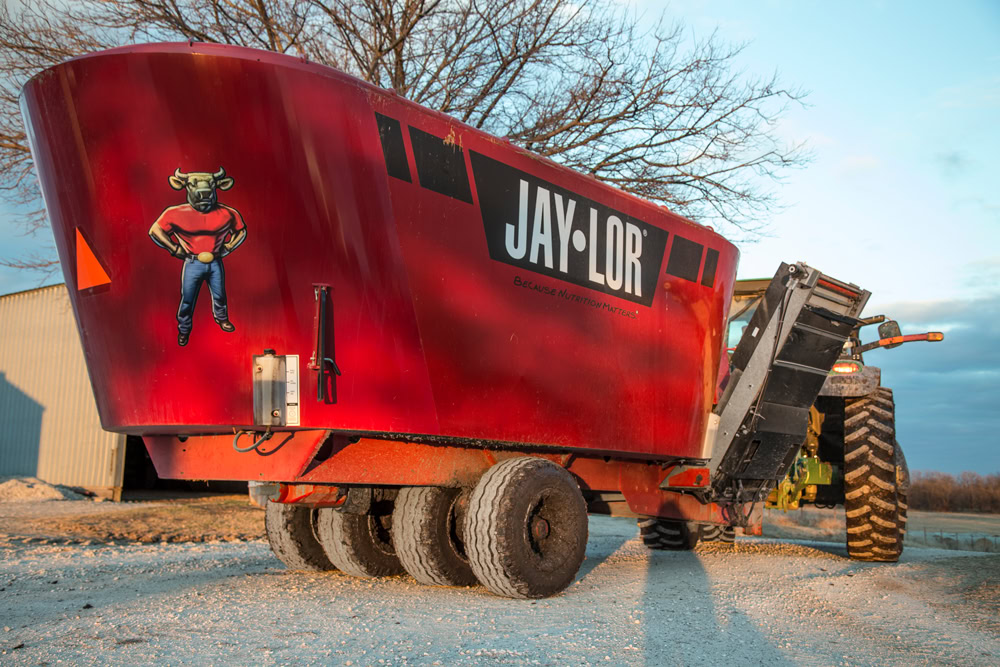 Efficient Feeding Solutions with Twin Auger TMR Mixers